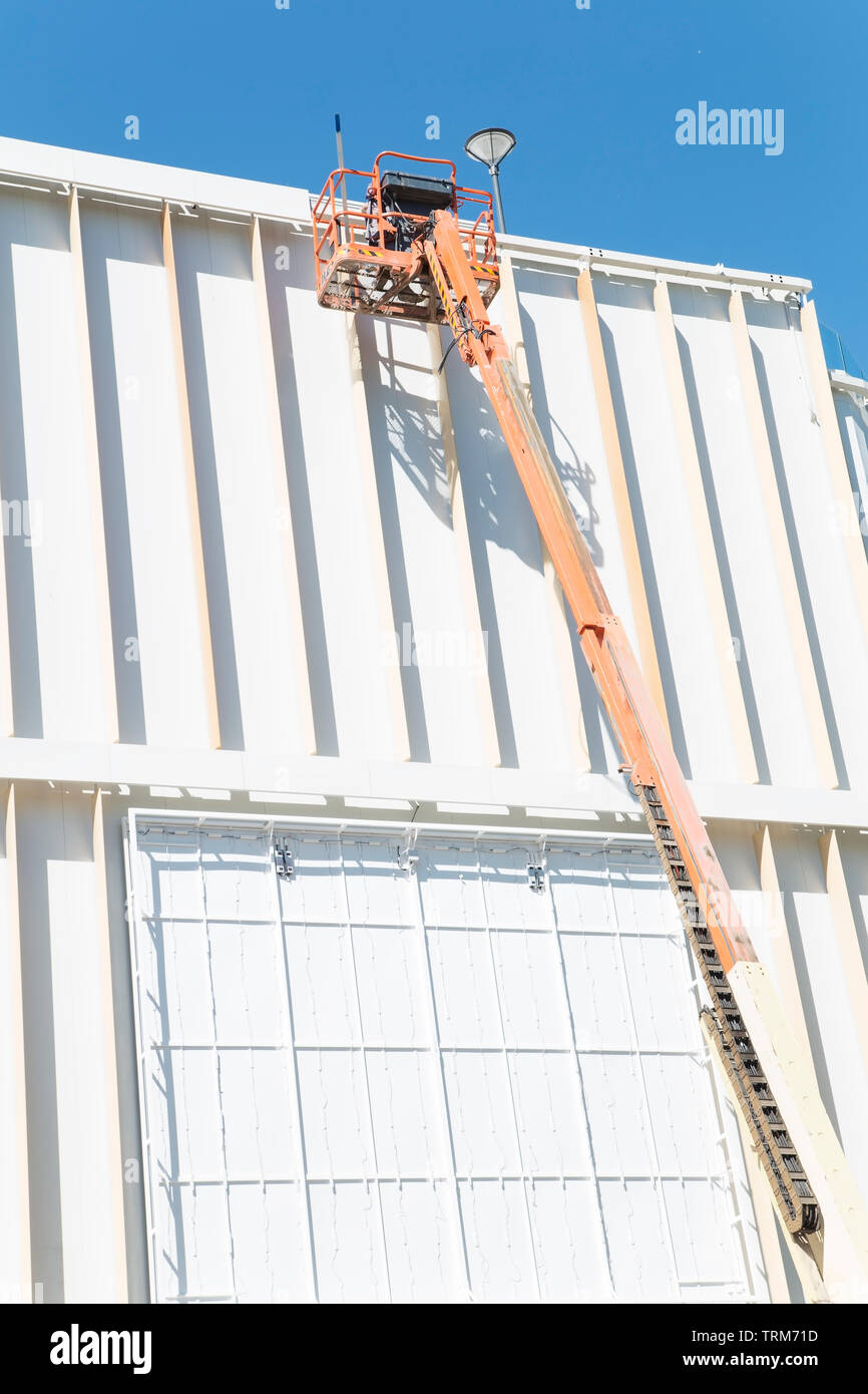 Construction worker on a new commercial building Stock Photo - Alamy