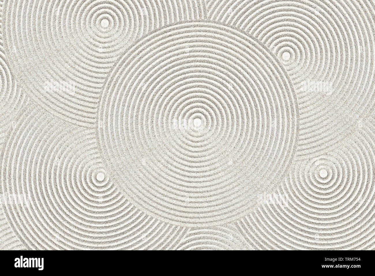 Zen circle pattern in sand Stock Photo - Alamy