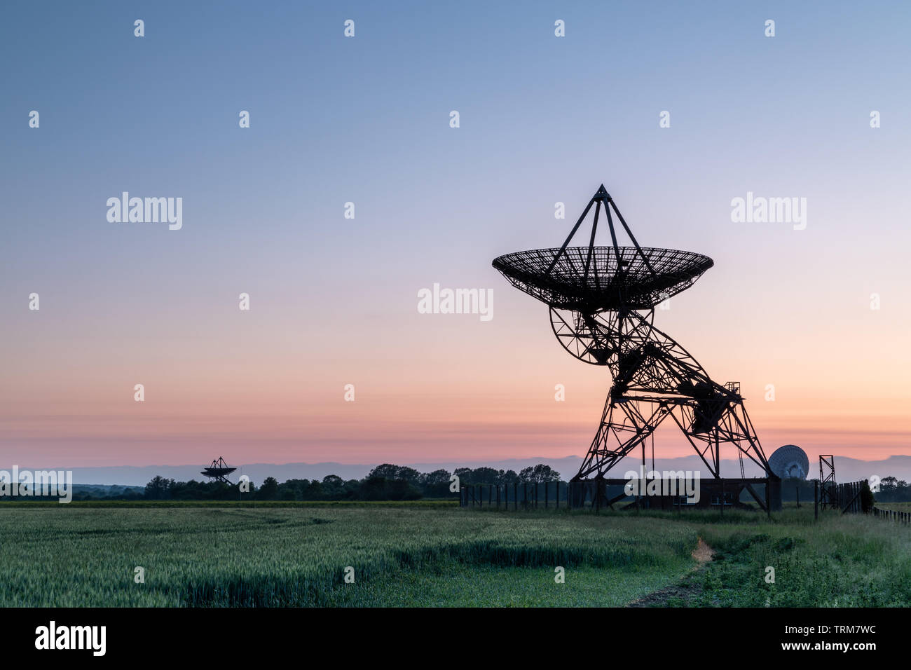 Electromagnetic spectrum hi-res stock photography and images - Alamy