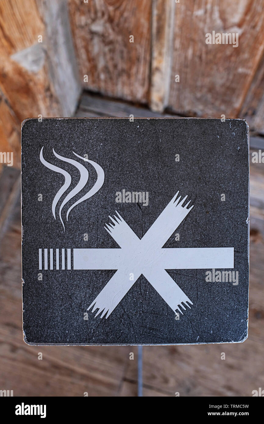 Cigarette warning label hi-res stock photography and images - Alamy