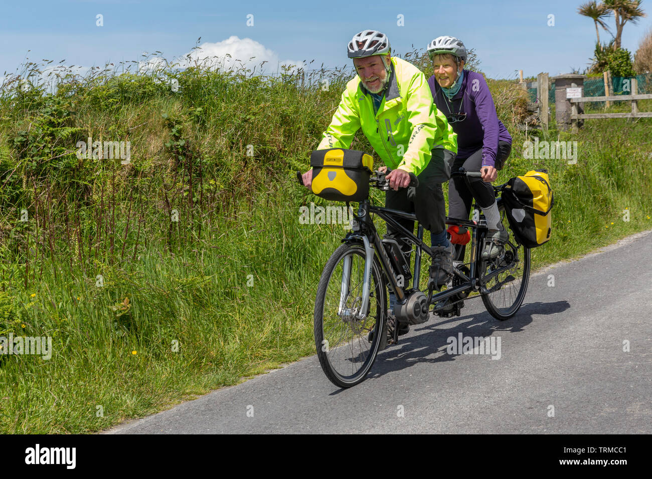 Tandem bike hi-res stock photography and images - Alamy