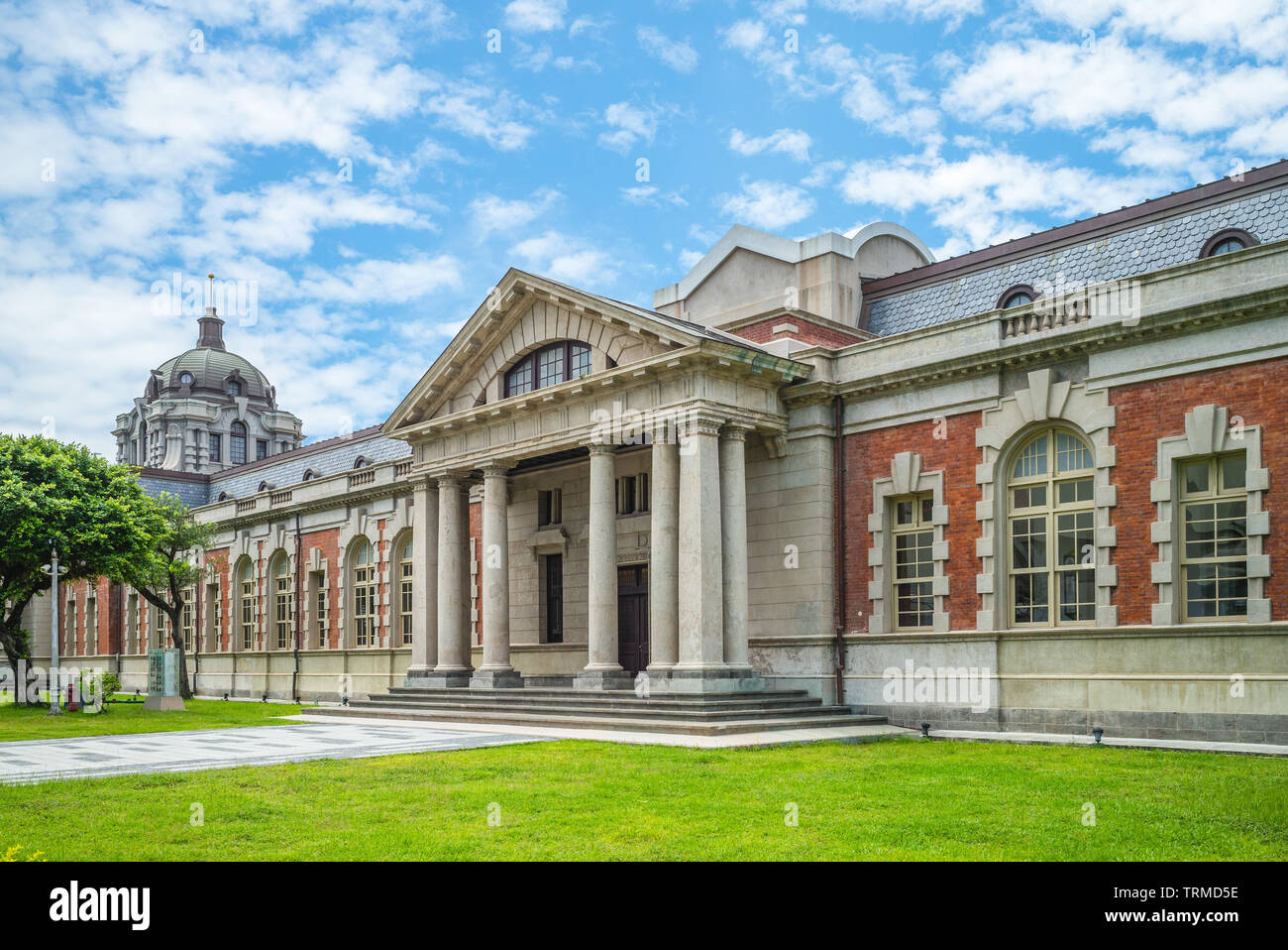 Exterior historic courthouse hi-res stock photography and images - Alamy
