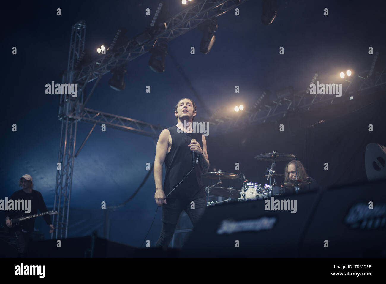 The world alive bassist hi-res stock photography and images - Alamy