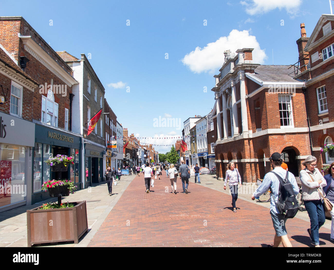 Chichester shopping centre street hi-res stock photography and images ...