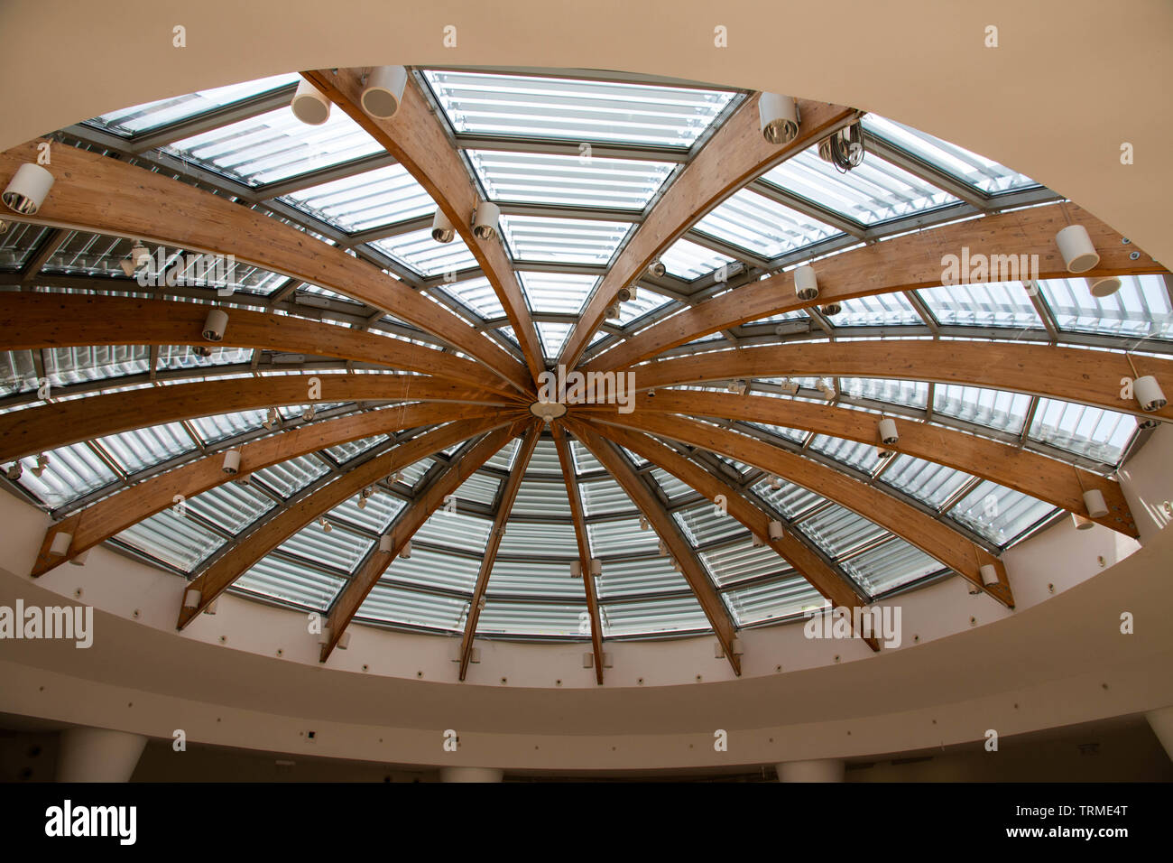 Big oval hi-res stock photography and images - Alamy