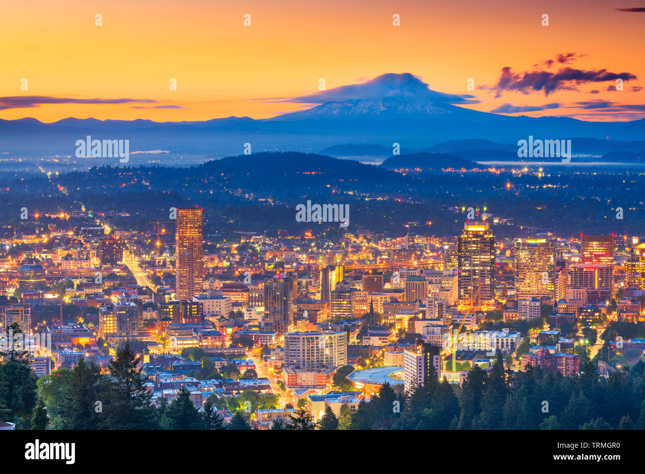Skyline portland oregon mt hood hi-res stock photography and images - Alamy