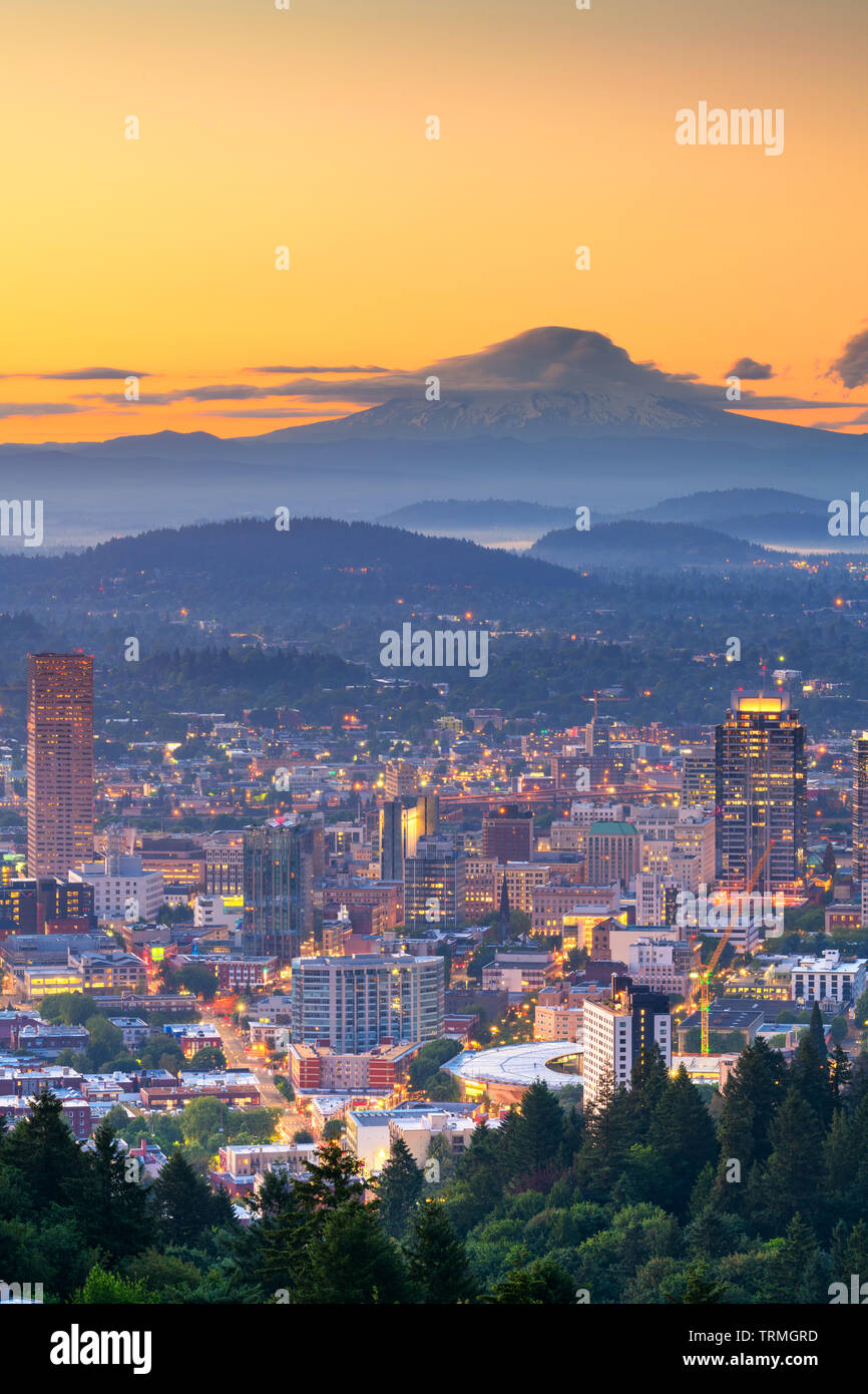 Portland, Oregon, USA downtown skyline with Mt. Hood at dawn Stock ...
