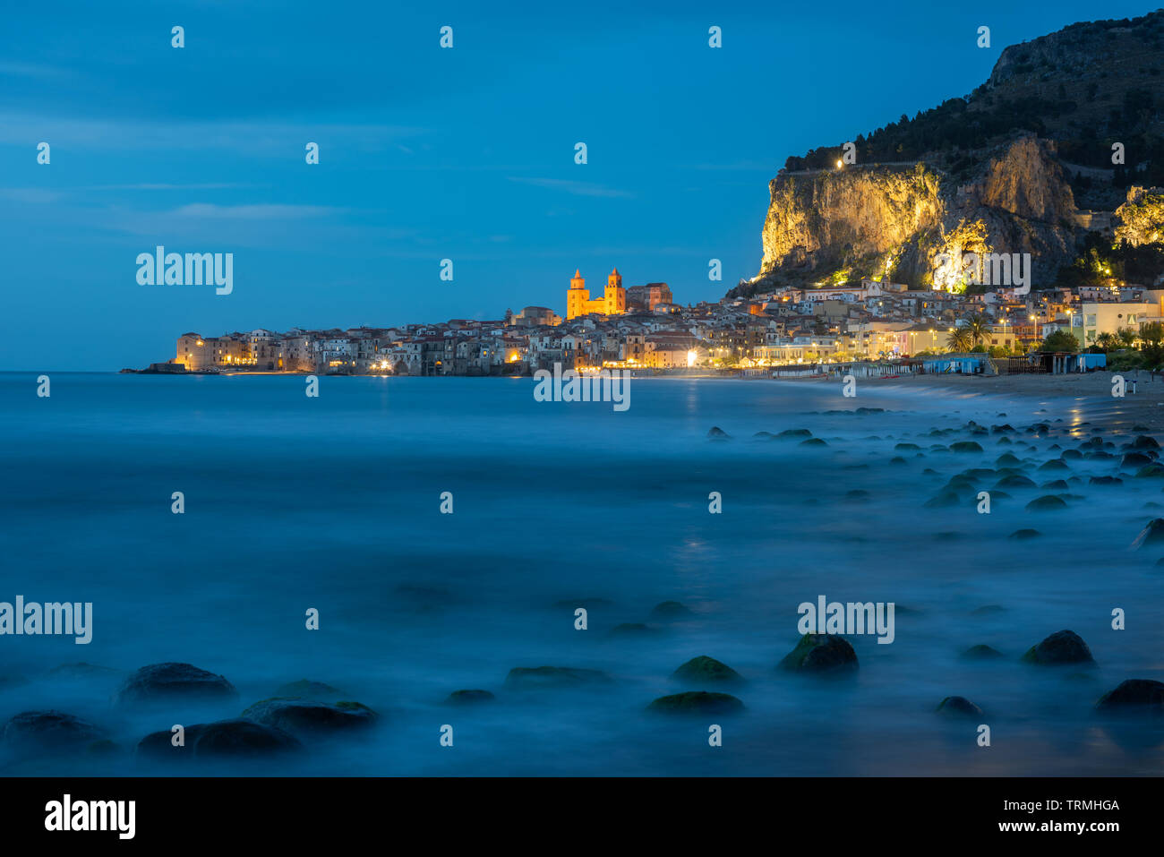 Sicily seaside village by night hi-res stock photography and images - Alamy
