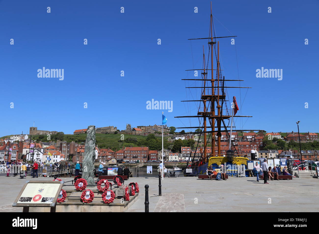 Whitby war memorial hi-res stock photography and images - Alamy
