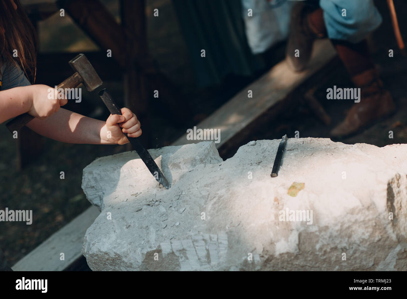 Hammer chisel stone hi-res stock photography and images - Alamy