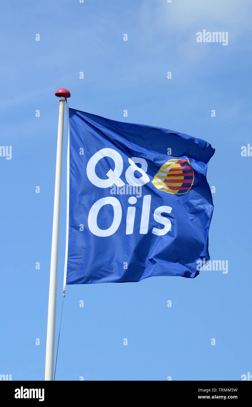 Q8 oils flag hi-res stock photography and images - Alamy