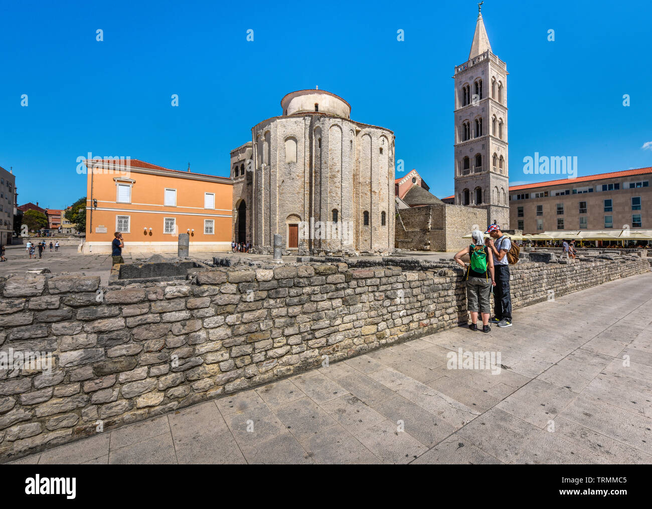 Church of St Donatus with tourists in the foreground Stock Photo - Alamy