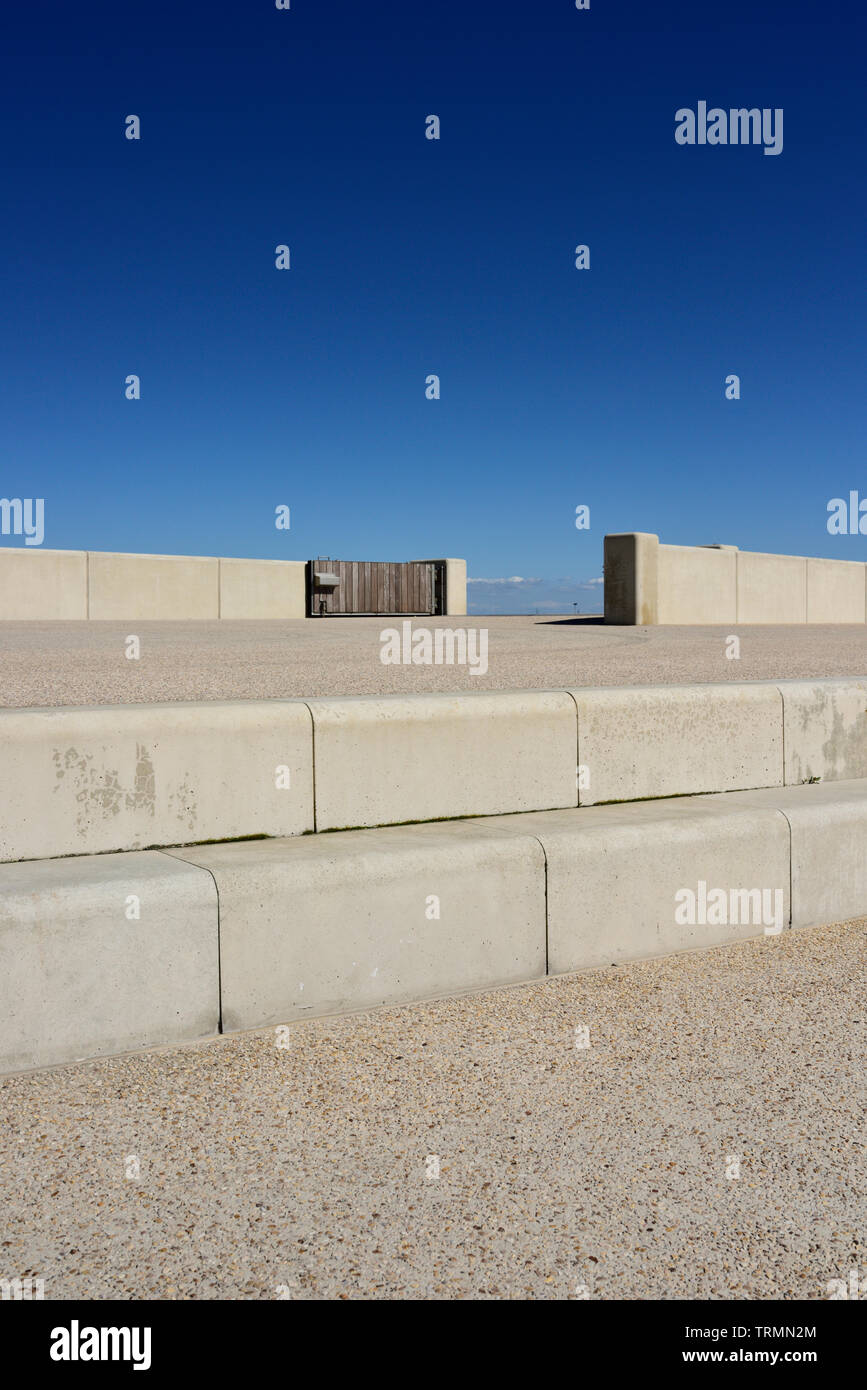 Sea wall defence gate hi-res stock photography and images - Alamy