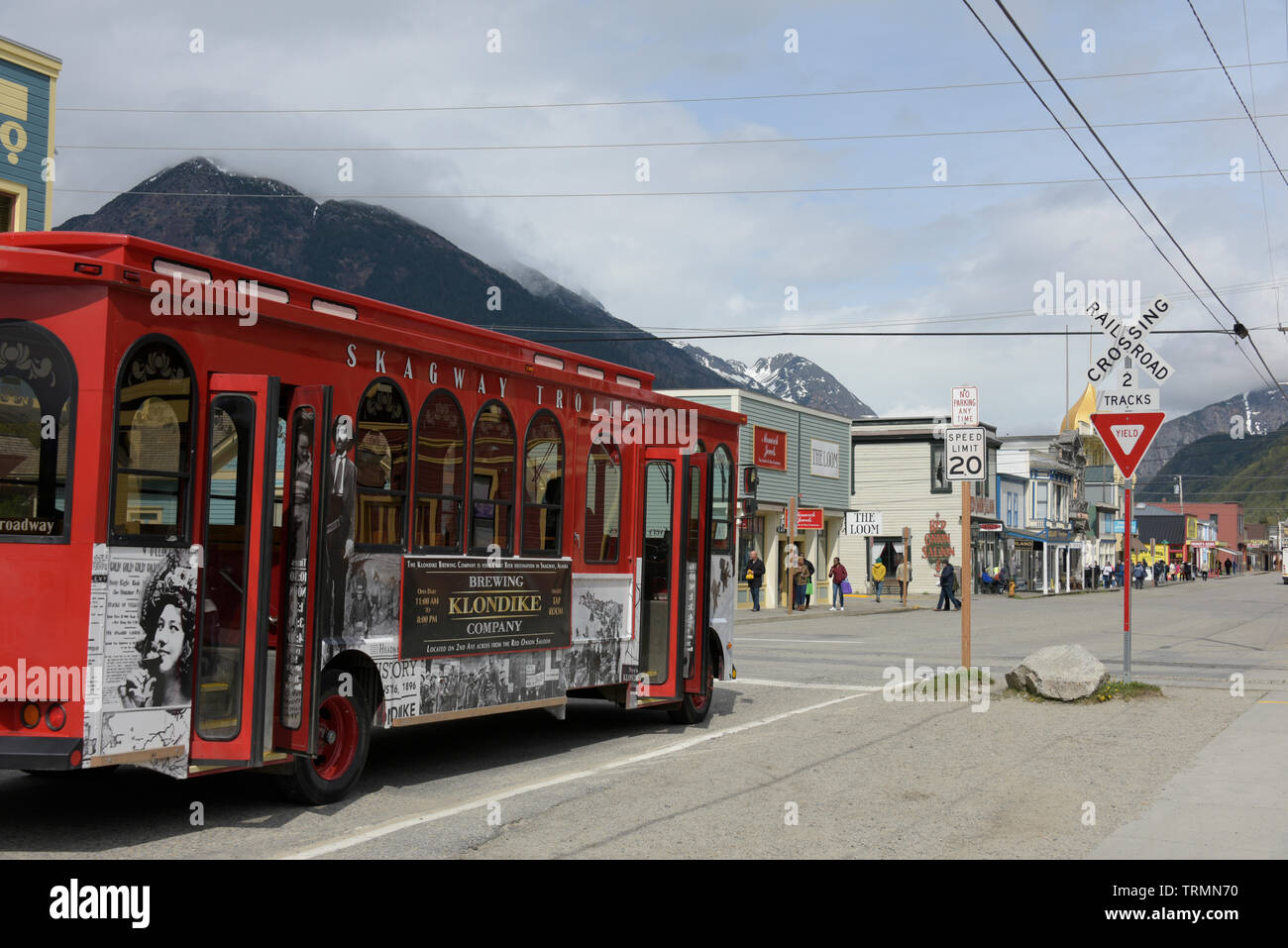 Alaskan highway and car hi-res stock photography and images - Alamy