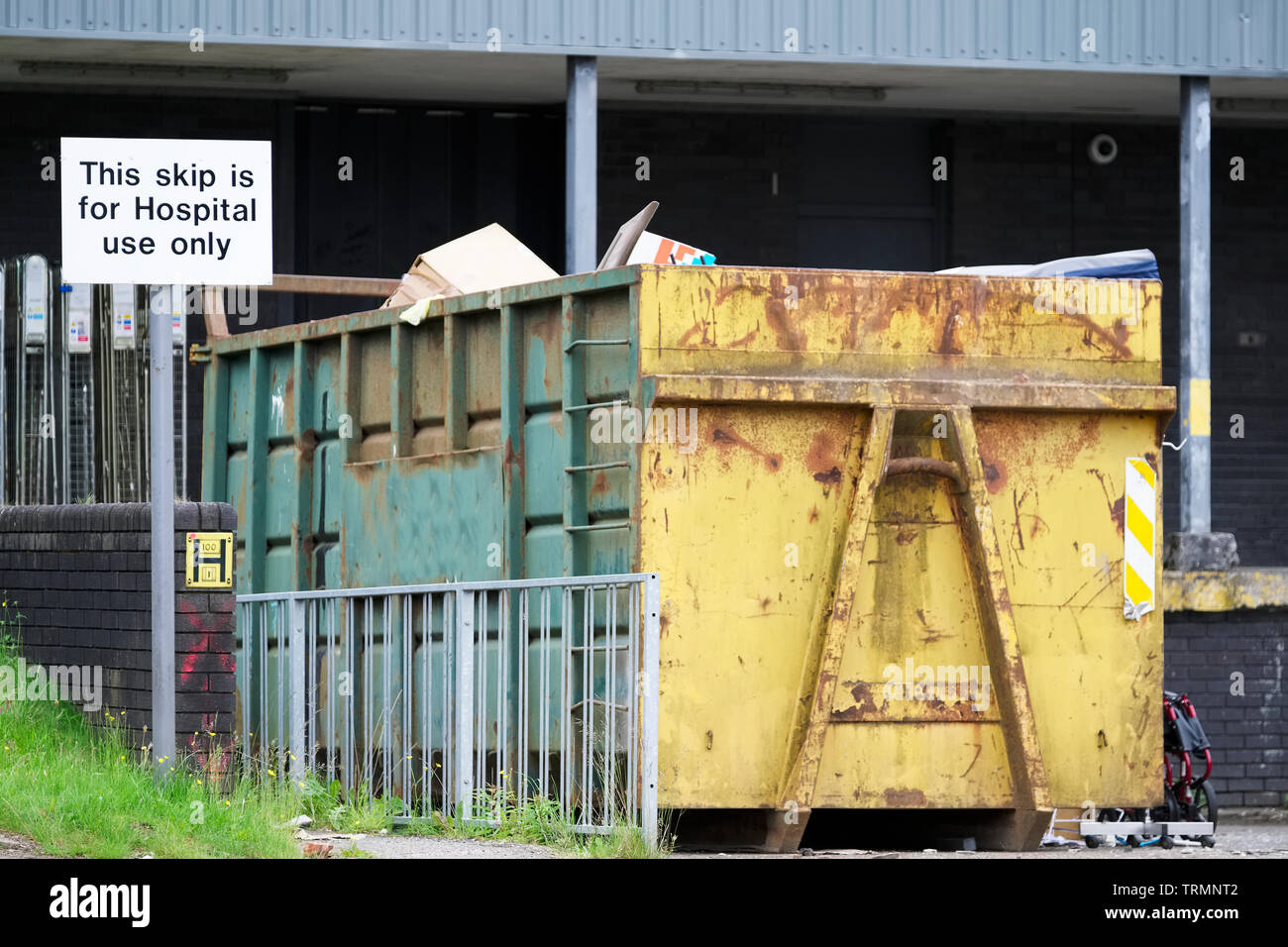 Hospital waste skip sign for used medicine and rubbish Stock Photo - Alamy