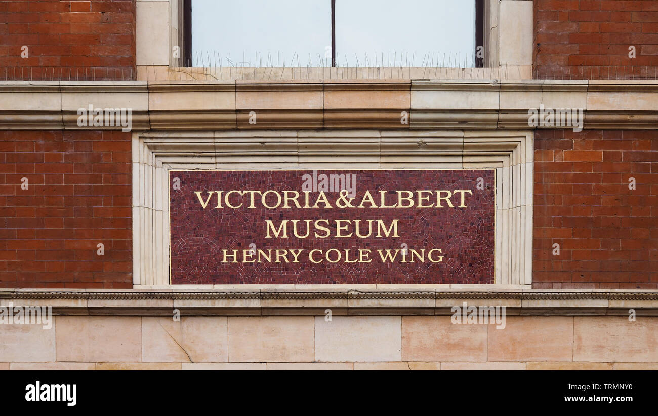 Henry cole wing at victoria and albert museum hi-res stock photography ...