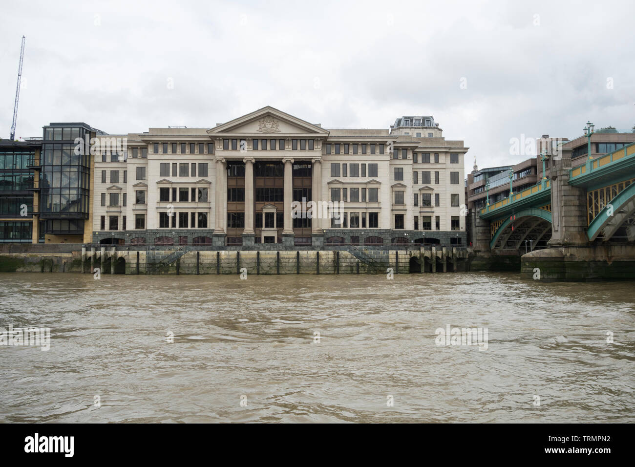 Thames architecture hi-res stock photography and images - Alamy
