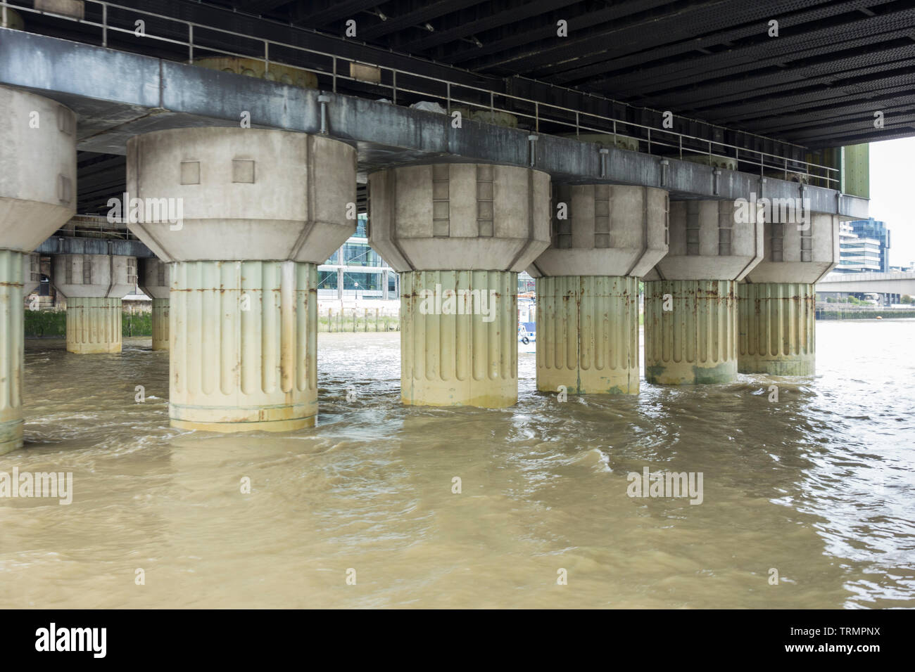 Railway bridge columns hi-res stock photography and images - Alamy