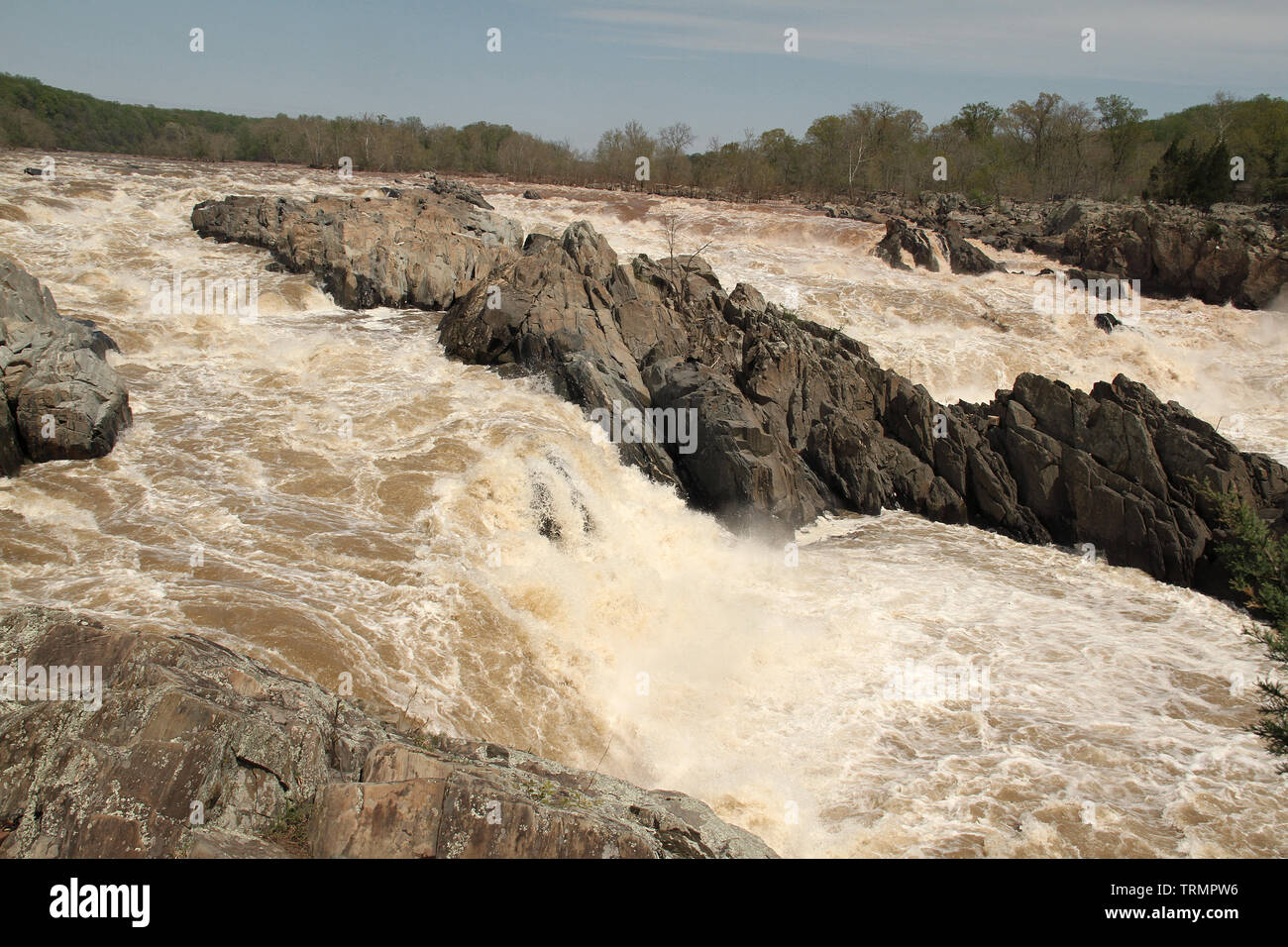 The spectacular rushing waters of the Potomac River at the Great Falls ...