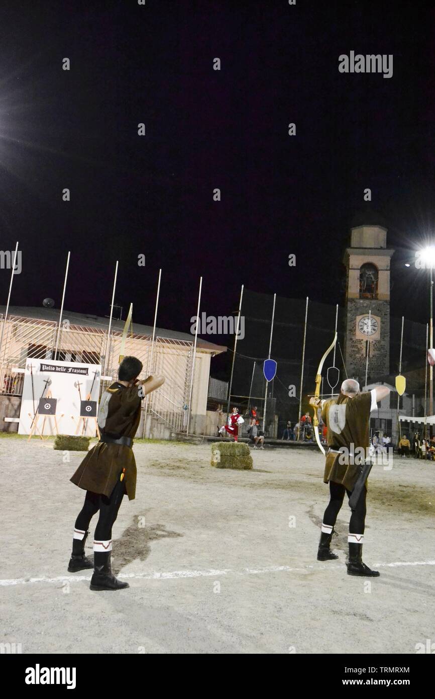 Traditional archer bow arrow hi-res stock photography and images - Alamy