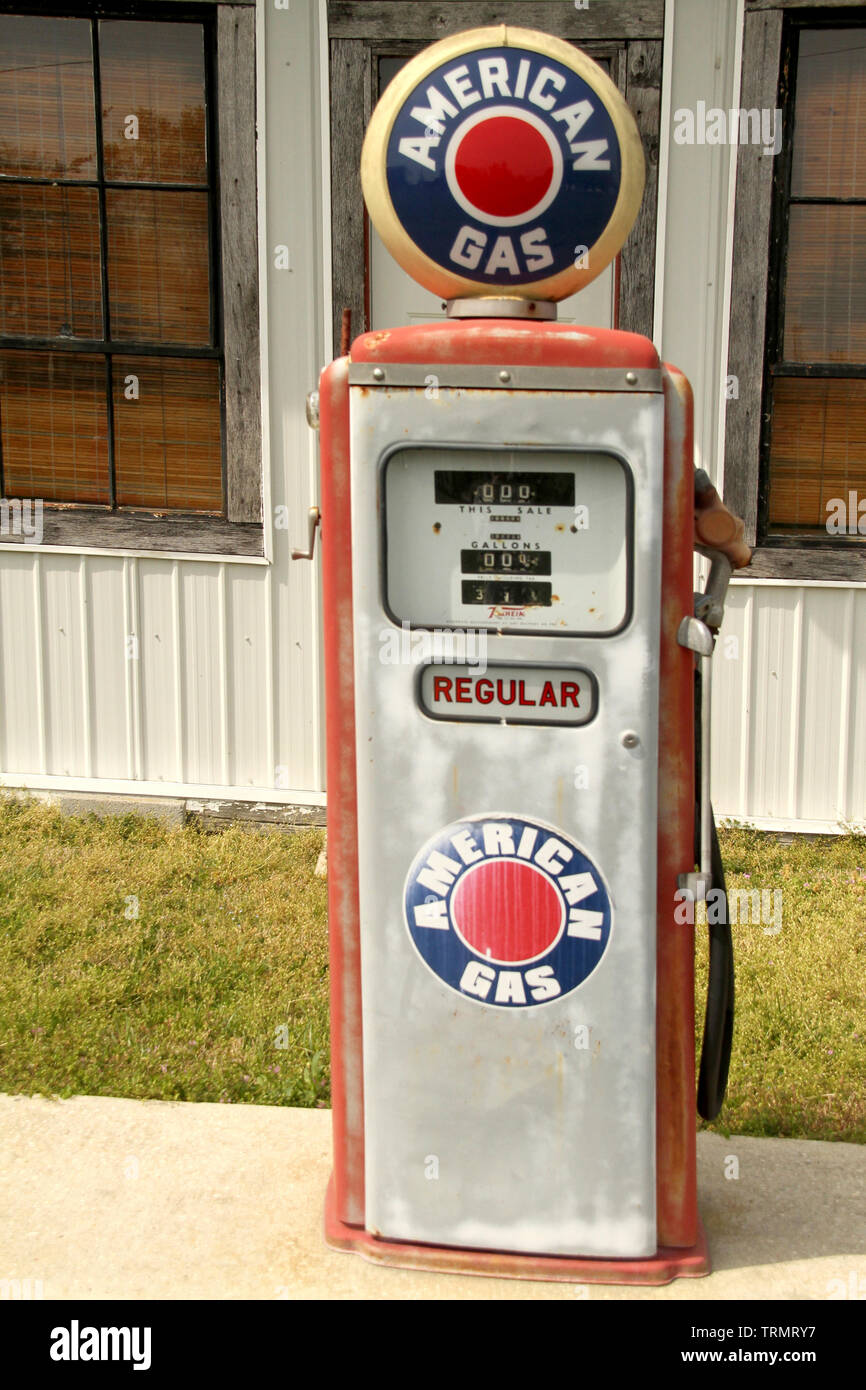 Old gas station hi-res stock photography and images - Alamy