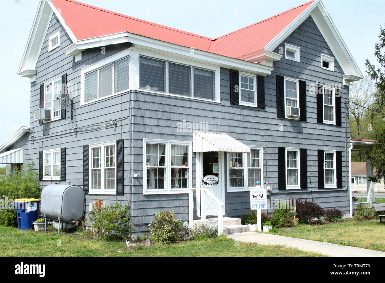 Large house hosting the gift shop of Marvel Carriage Museum in ...