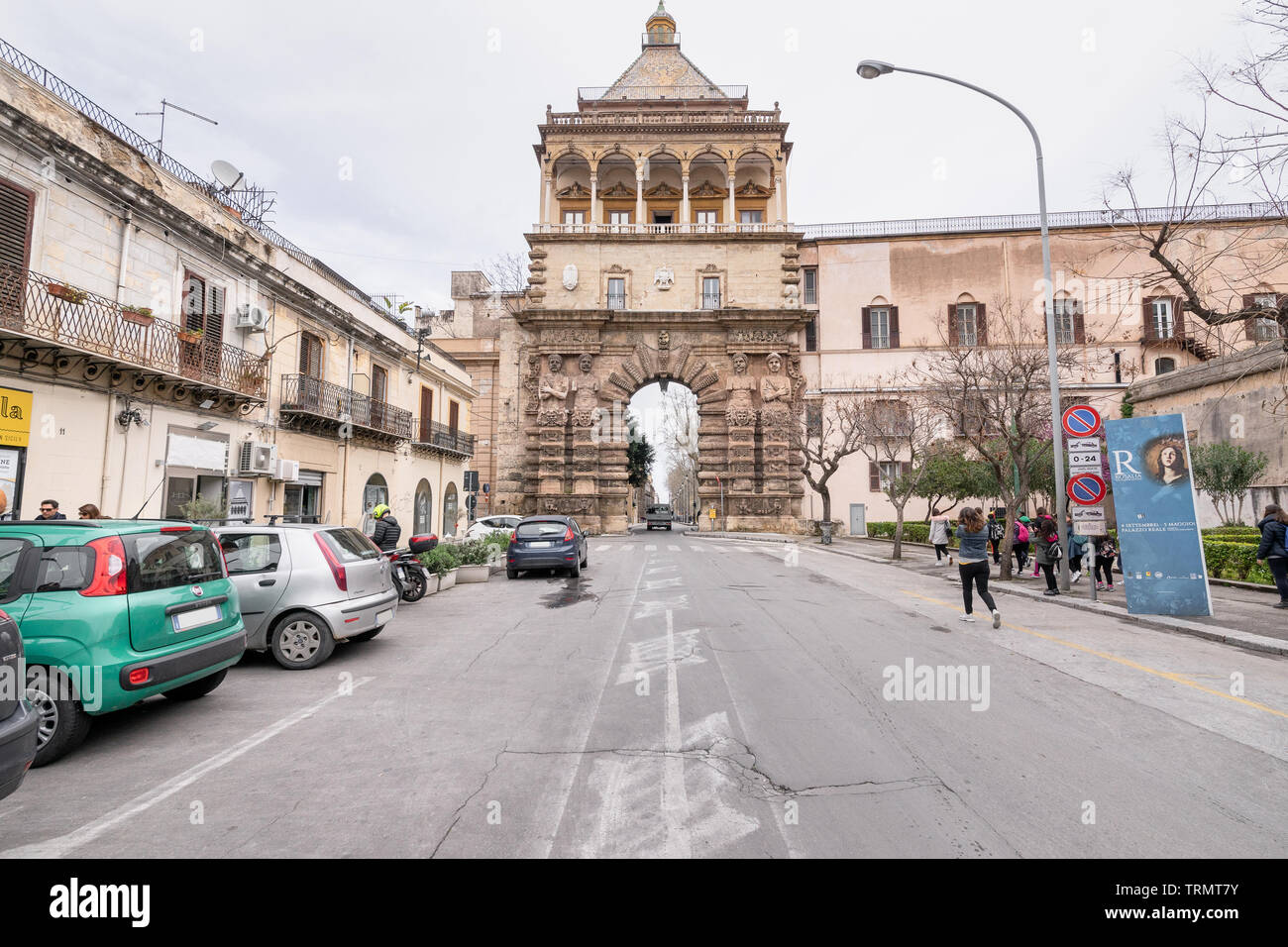 Arch building old town palermo hi-res stock photography and images - Alamy