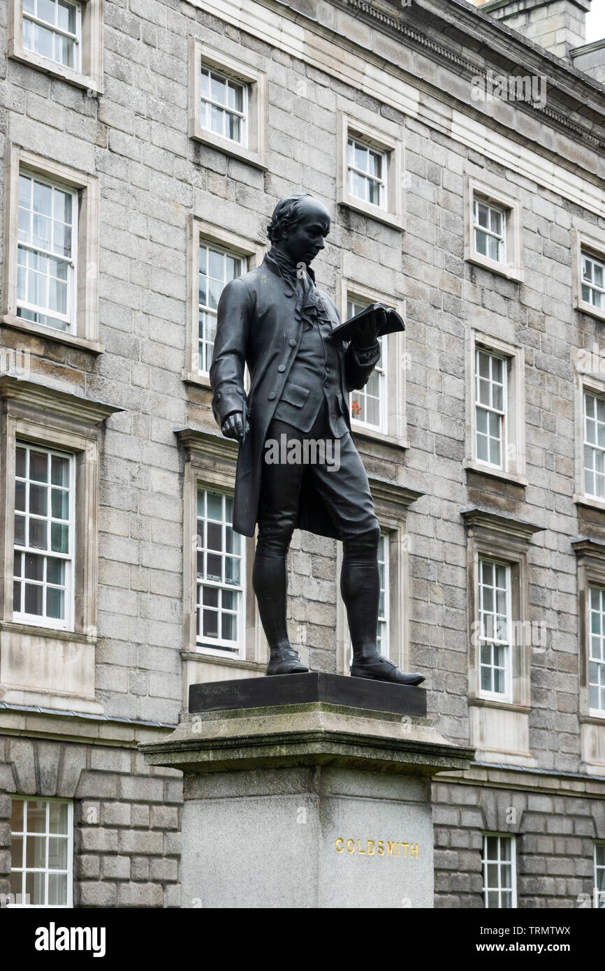 Oliver Goldsmith statue outside of Trinity College in Dublin Stock ...