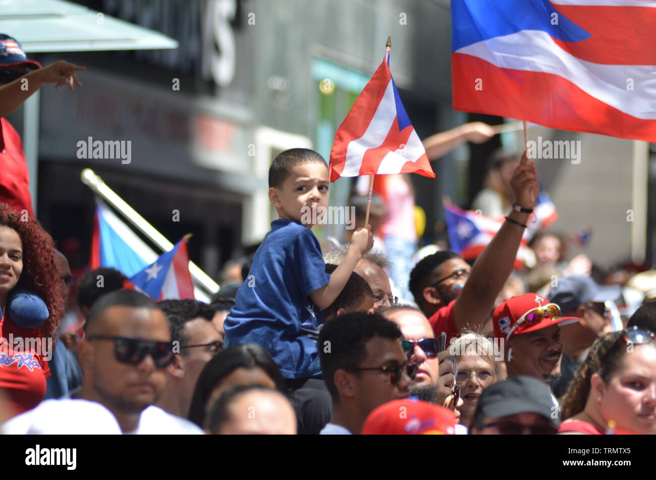 New York, NY: Thousands of people participated at the annual Puerto ...