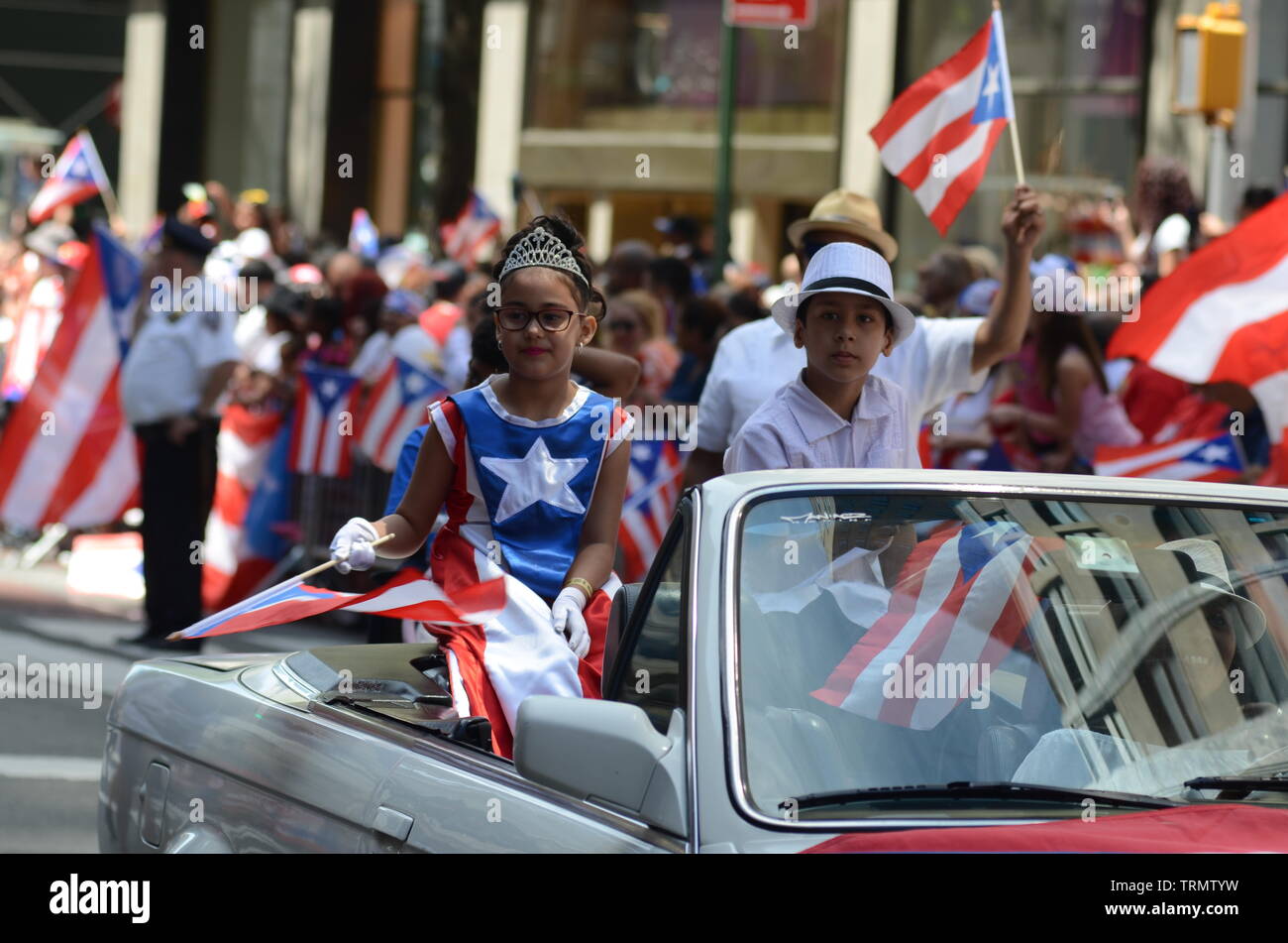 New York, NY: Thousands of people participated at the annual Puerto ...