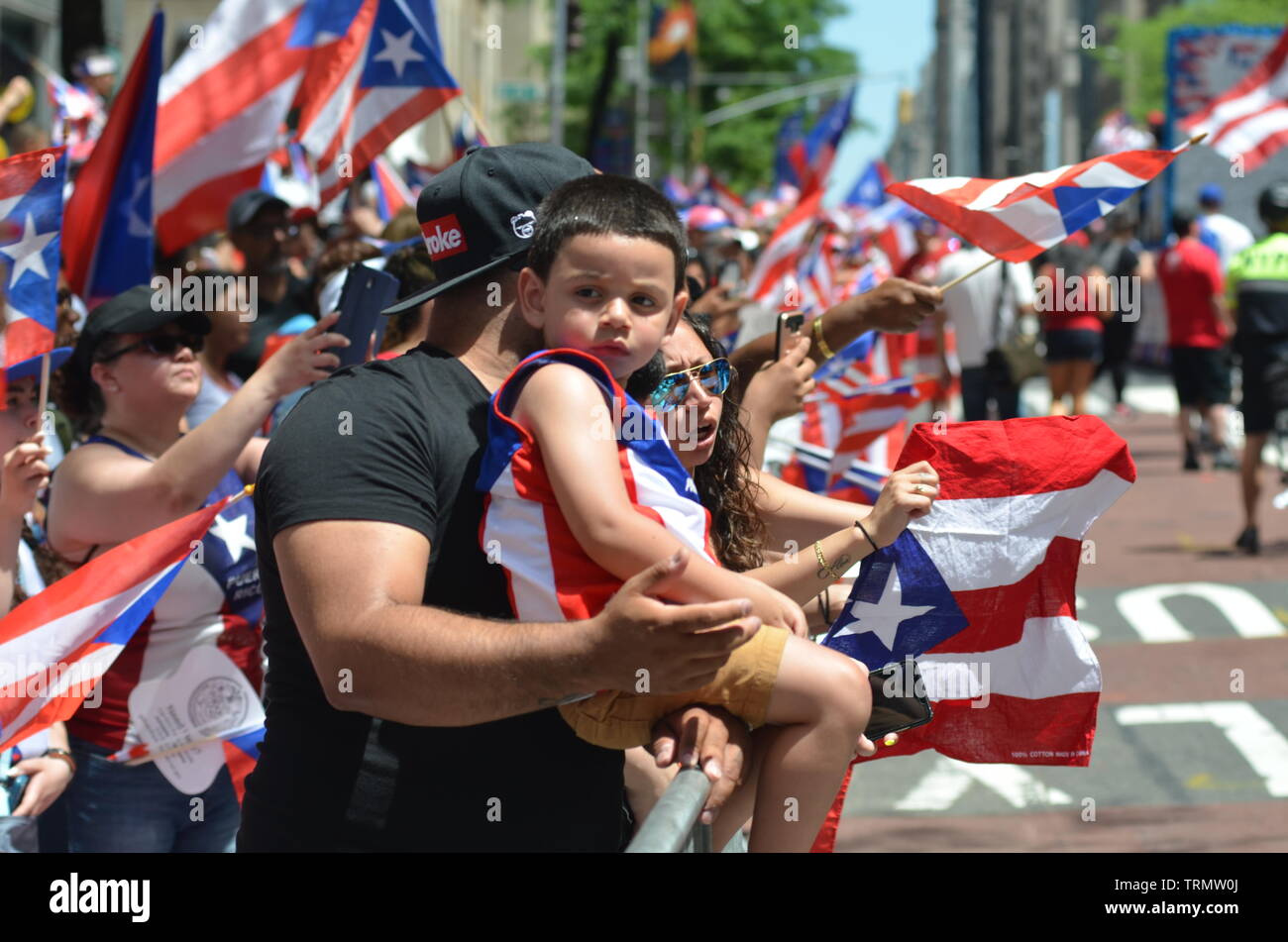 New York, NY: Thousands of people participated at the annual Puerto ...