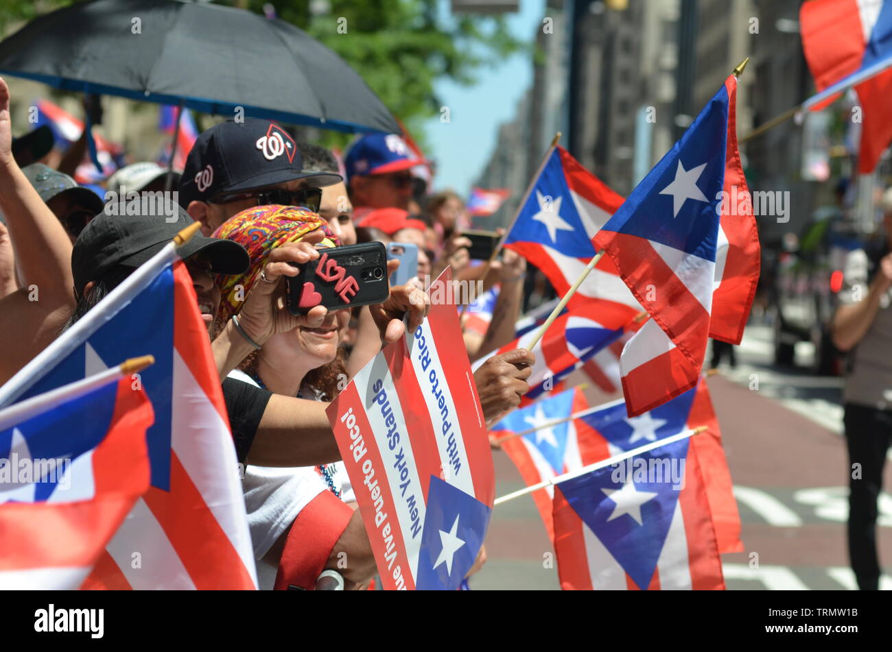 New York, NY: Thousands of people participated at the annual Puerto ...