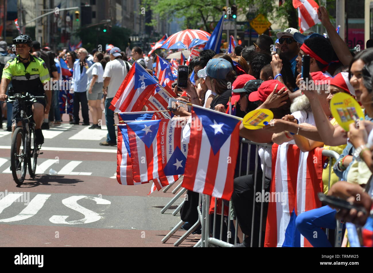 New York, NY: Thousands of people participated at the annual Puerto ...