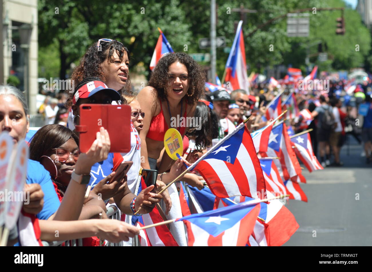 New York, NY: Thousands of people participated at the annual Puerto ...
