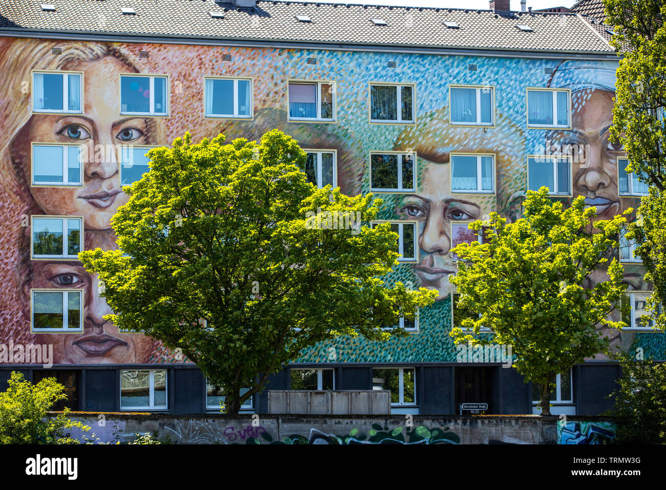 Building facade faces hi-res stock photography and images - Alamy