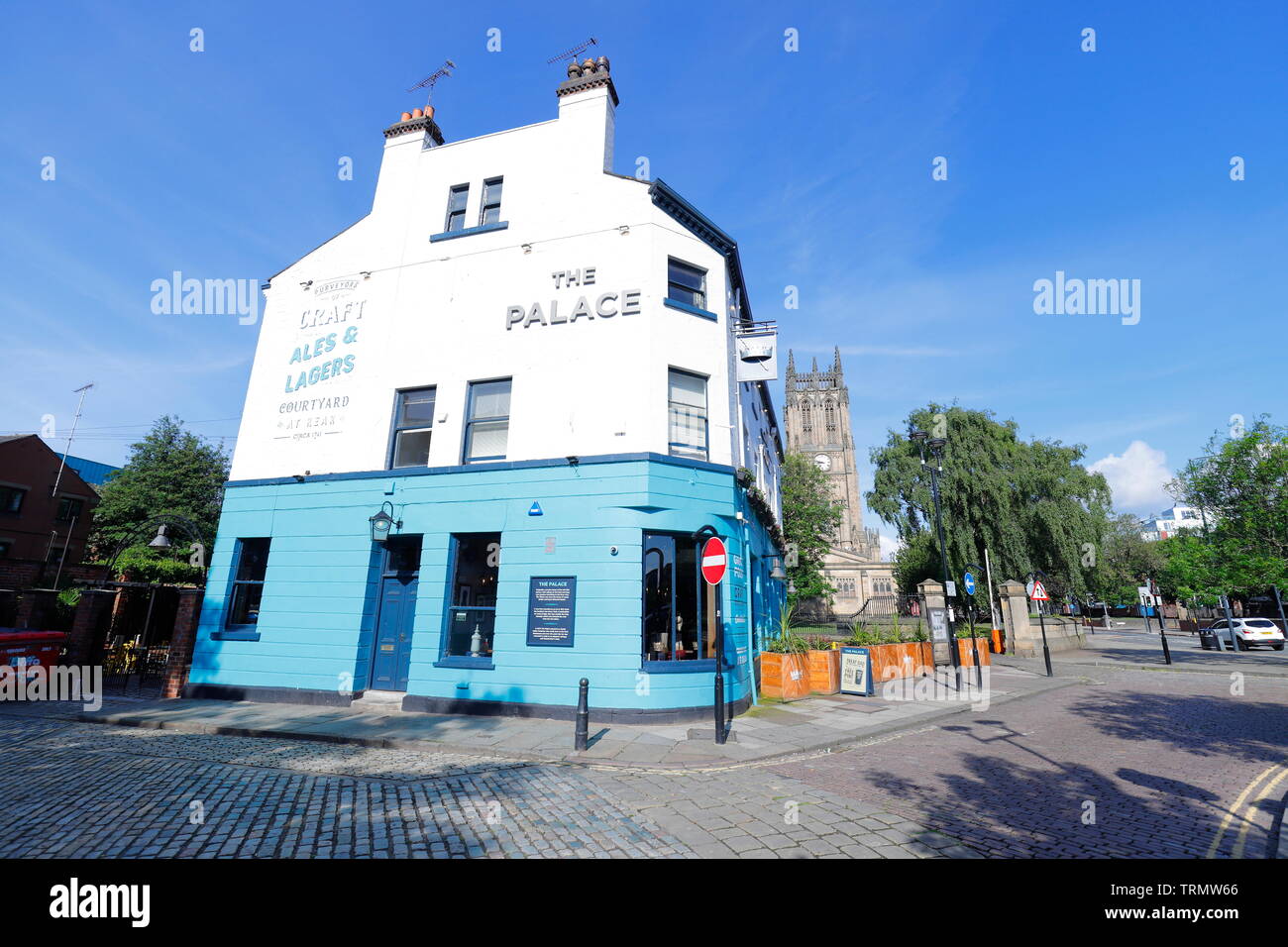 Leeds minster and the palace hi-res stock photography and images - Alamy