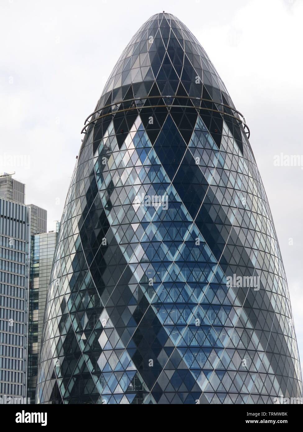 Close-up of the top third of the London multi-storey skyscraper known ...