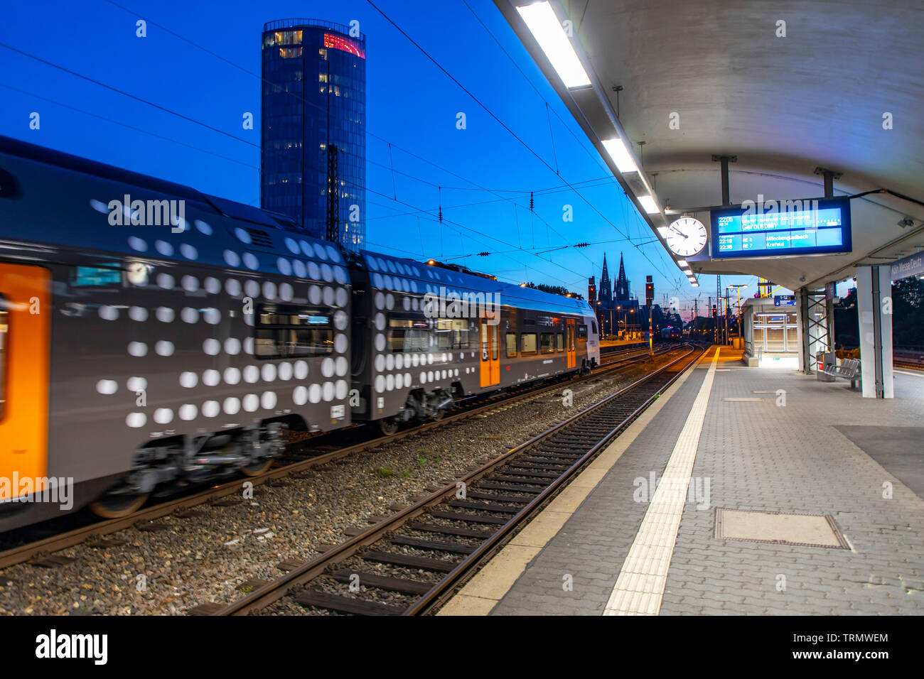 Regional Express Rhine-Ruhr, RRX, the new train on the track, the cars ...