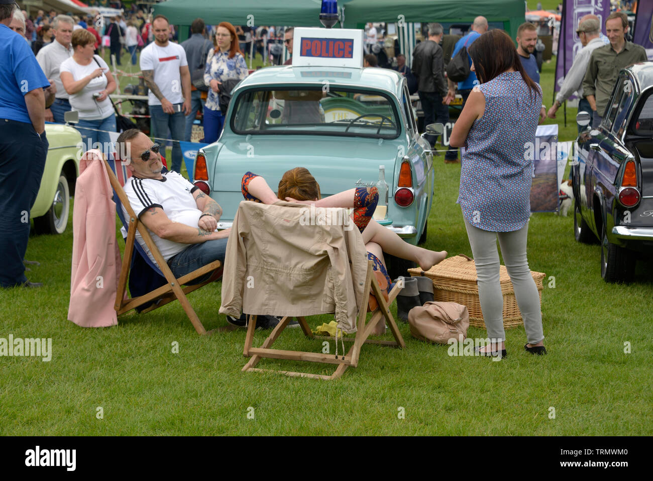 People enjoying picnic with vintage cars, at Autorama, Nottingham Stock ...