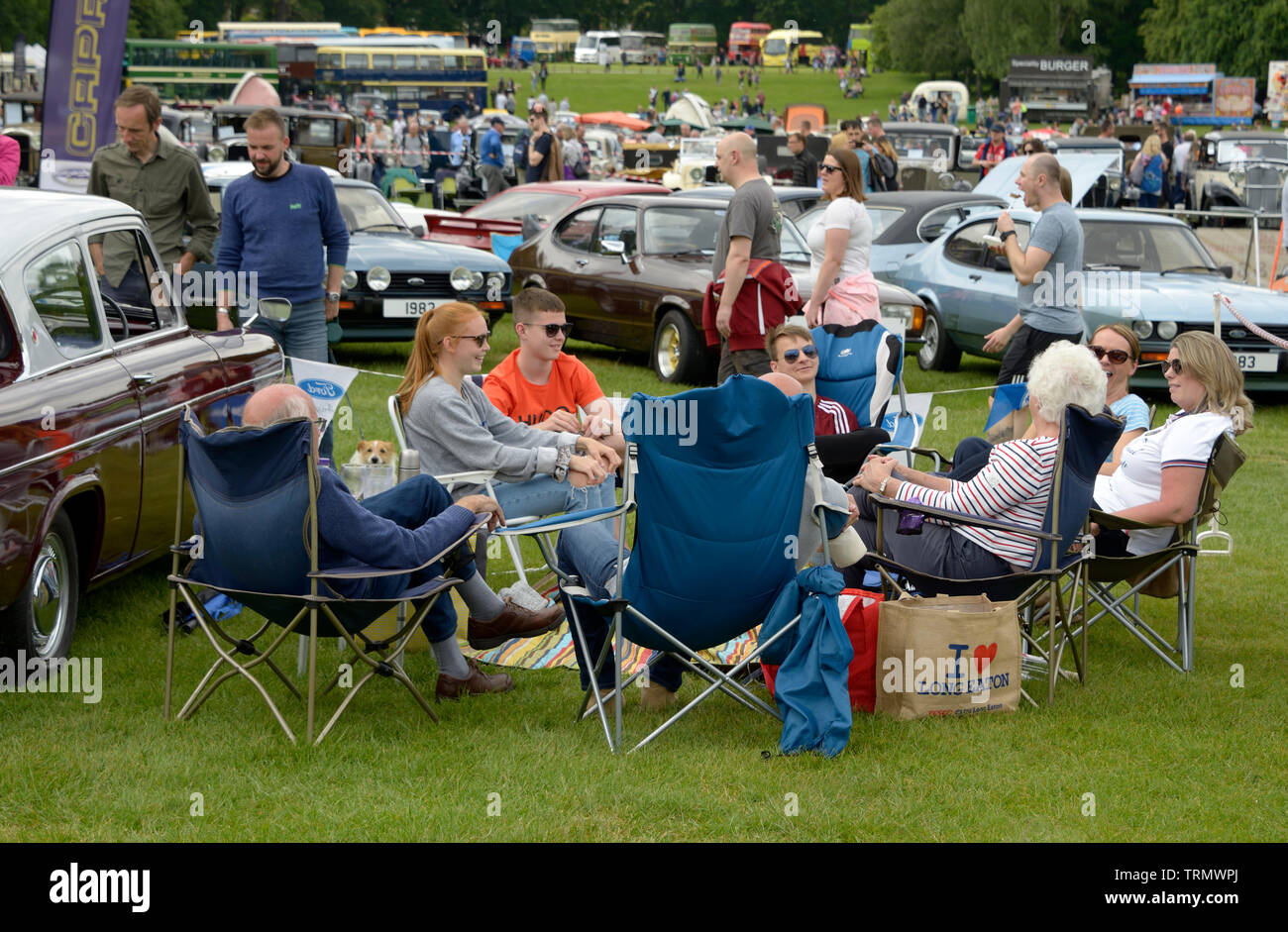 People enjoying picnic with vintage cars, at Autorama, Nottingham Stock ...