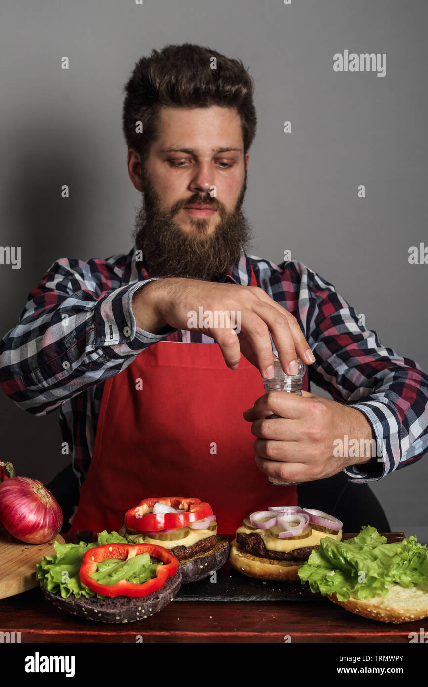Man cooking fresh self made burger close up Stock Photo - Alamy