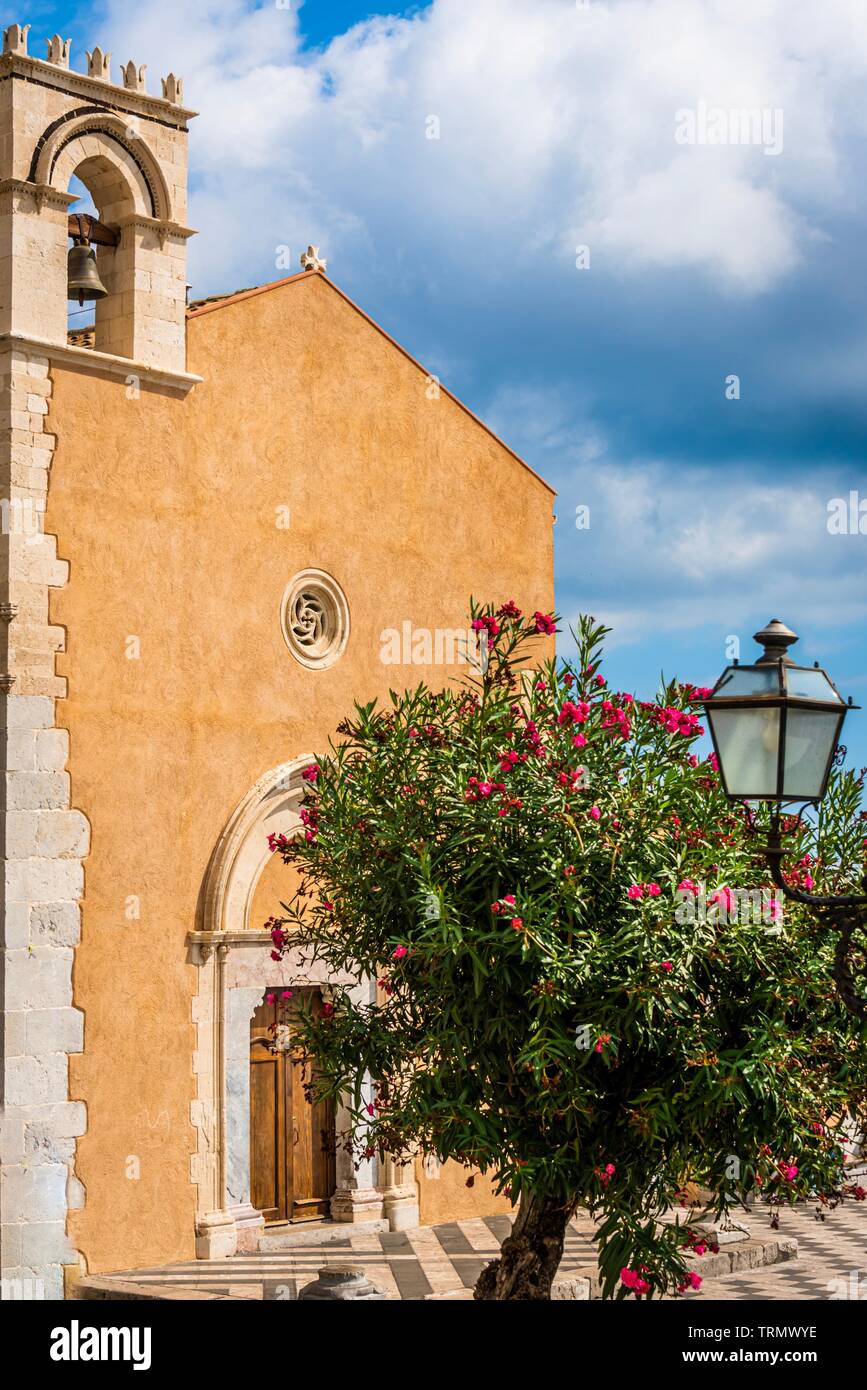 Taormina sightseeing hi-res stock photography and images - Alamy
