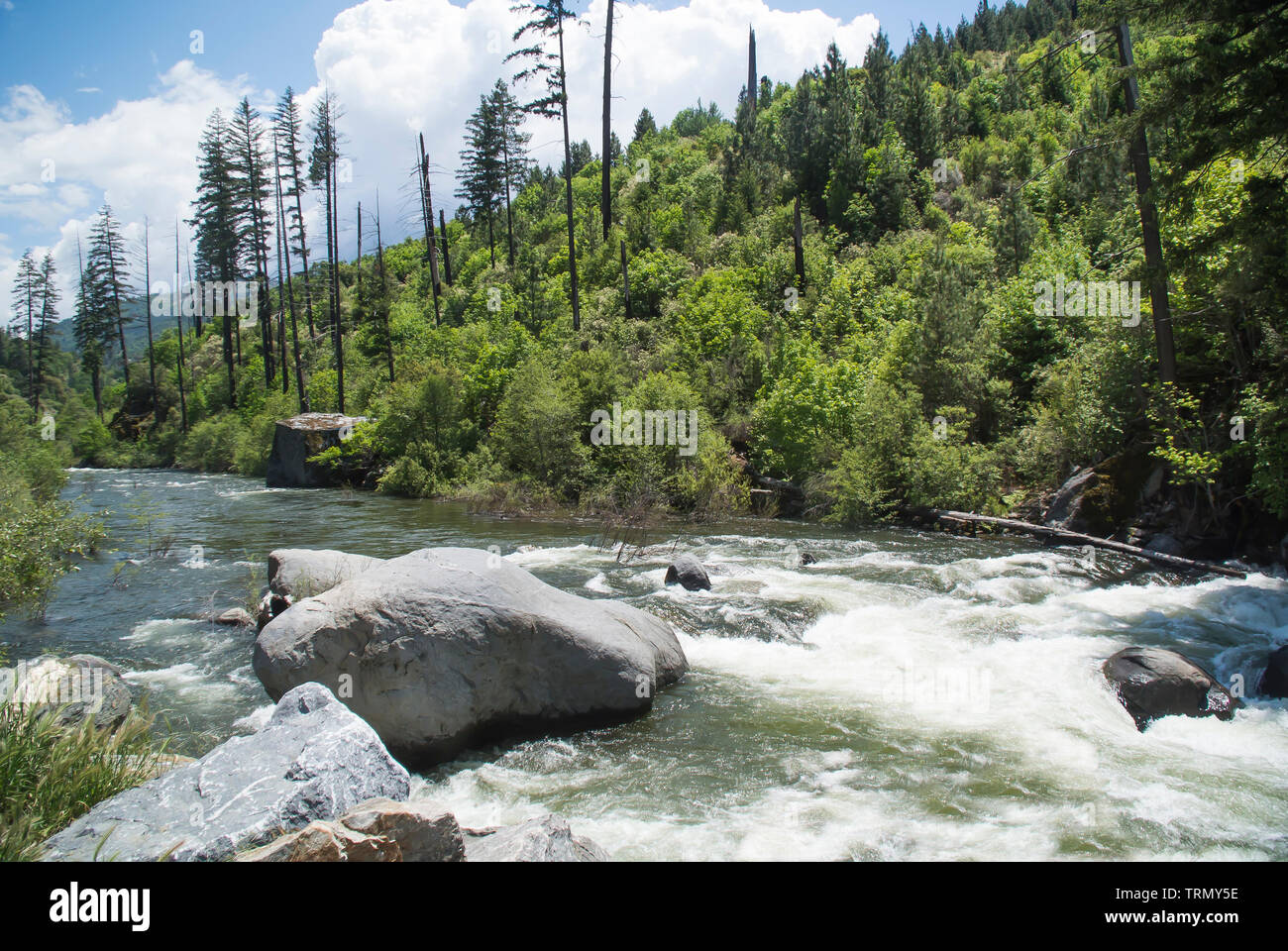 River flowing through mountain hi-res stock photography and images - Alamy