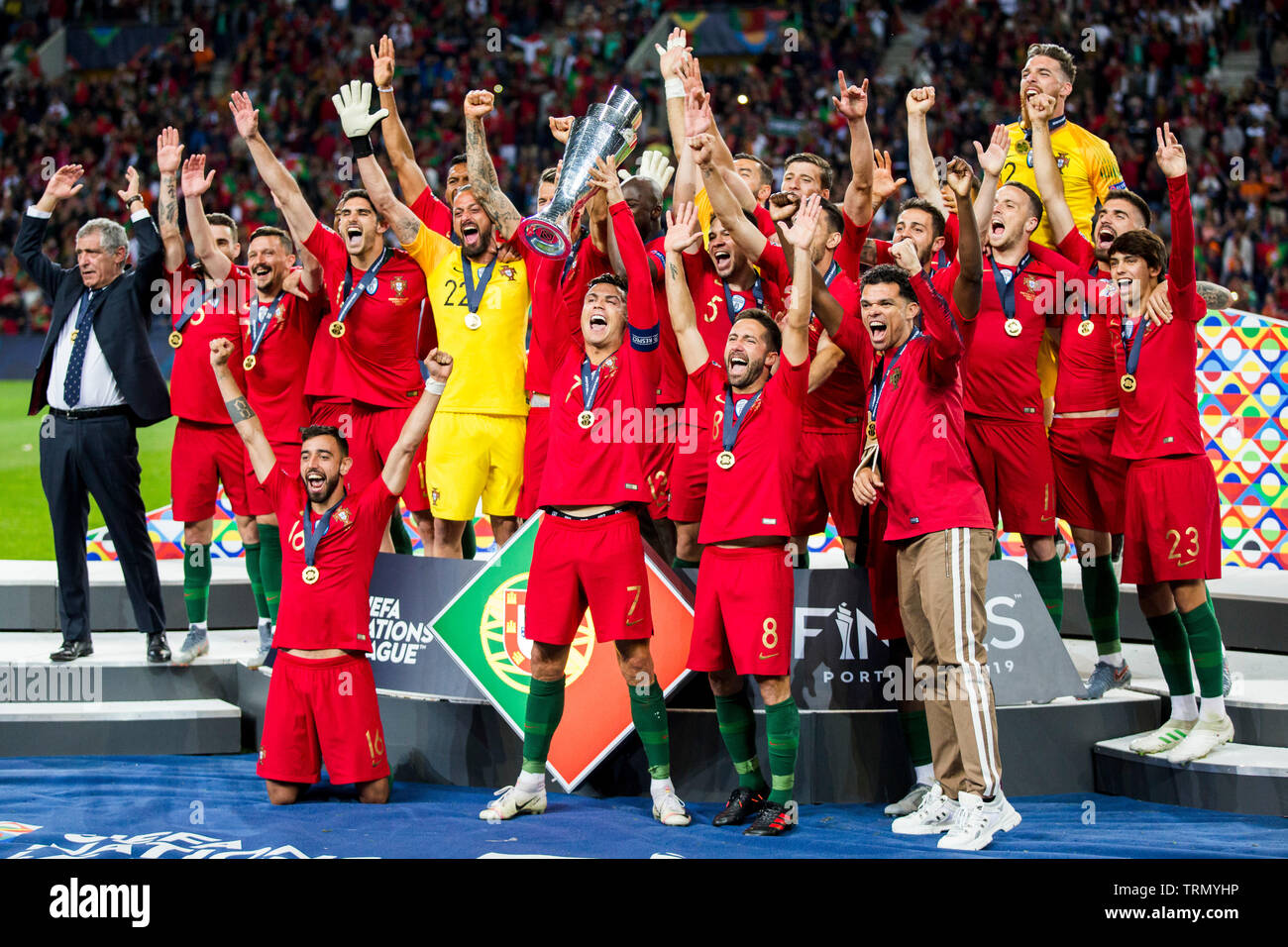 The players of Portugal celebrate the victory with the trophy Stock ...