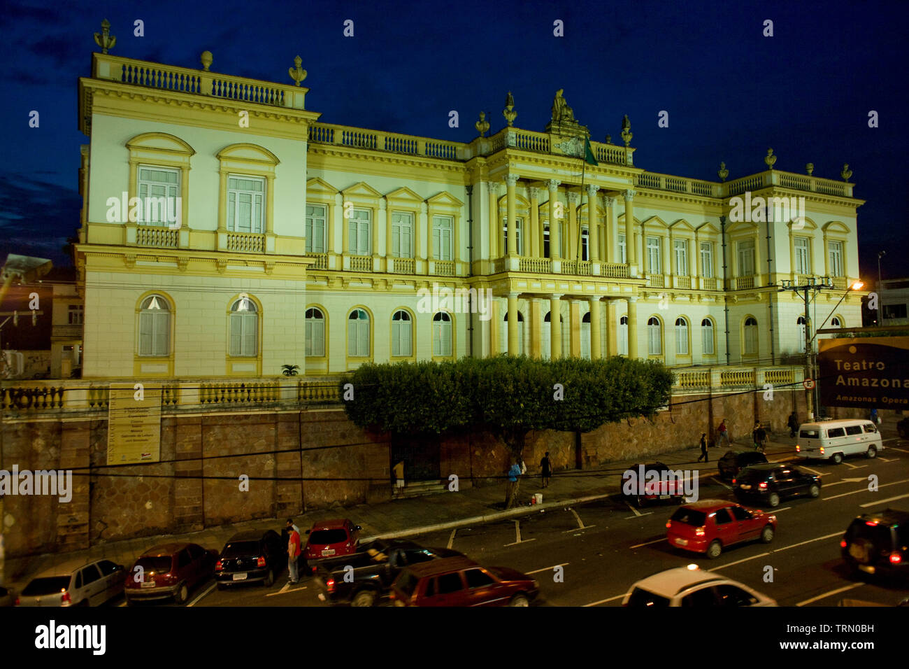 Courthouse doors hi-res stock photography and images - Alamy