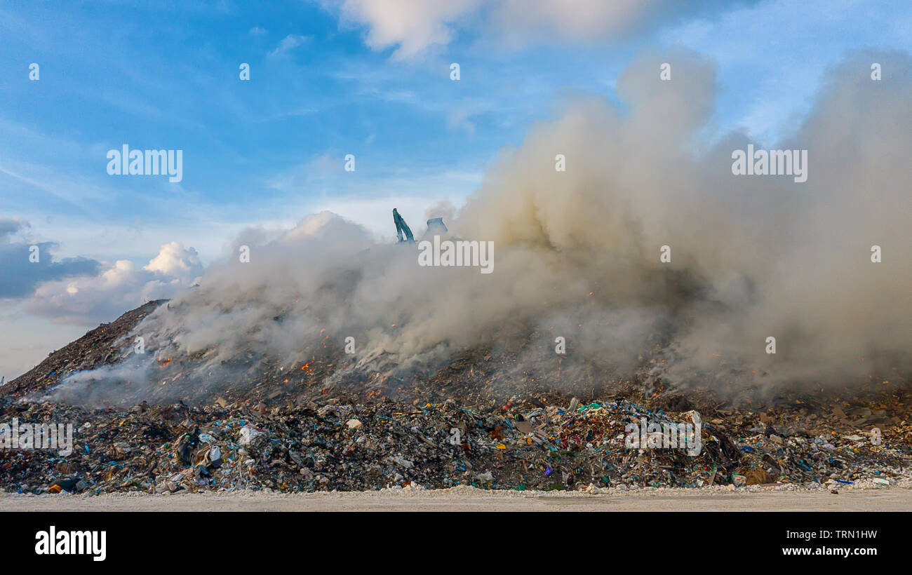 Plastic waste landfill hi-res stock photography and images - Alamy