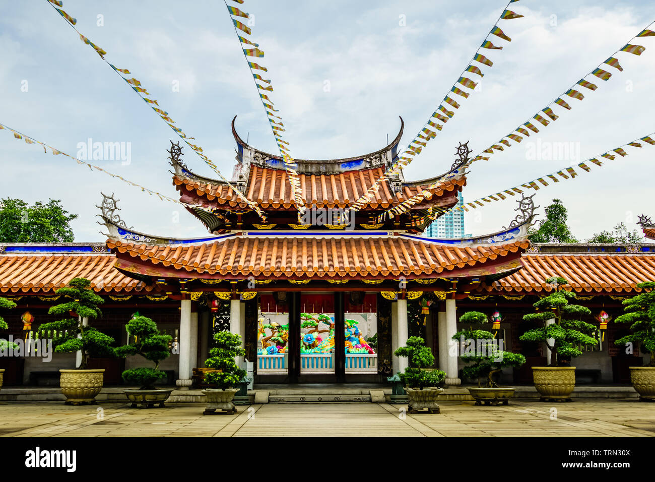 Singapore - Dec 18, 2018: Famous Lian Shan Shuang Lin Temple in Toa ...