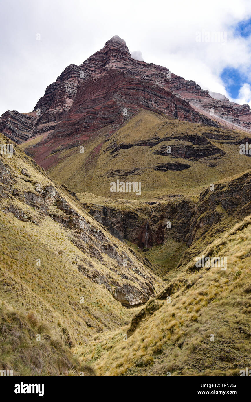 Dramatic mountain scenery on the Ancascocha Trek between Cusco and ...