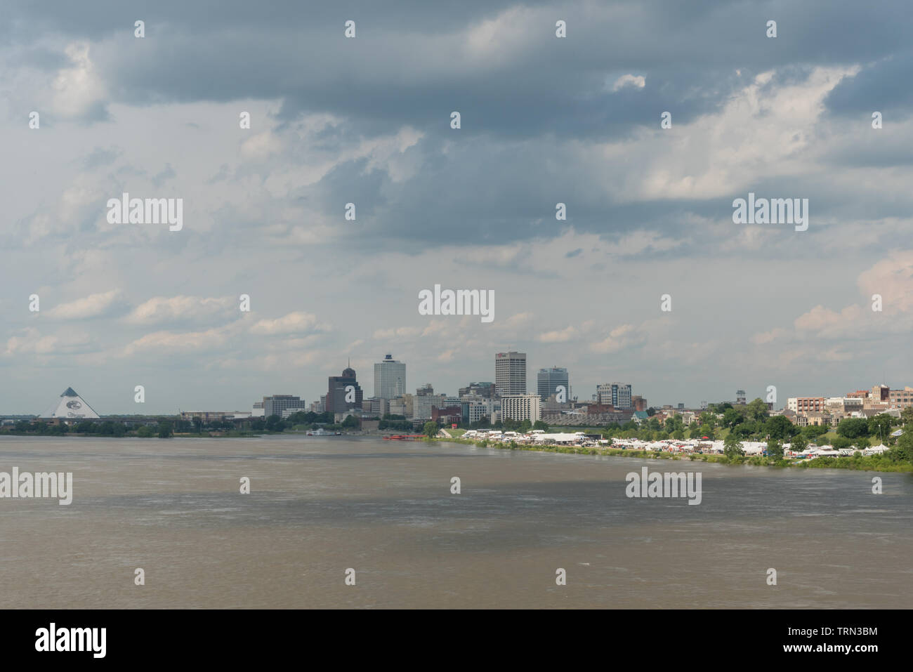 Beautiful Mississippi river vista in springtime with Memphis, Tennessee ...