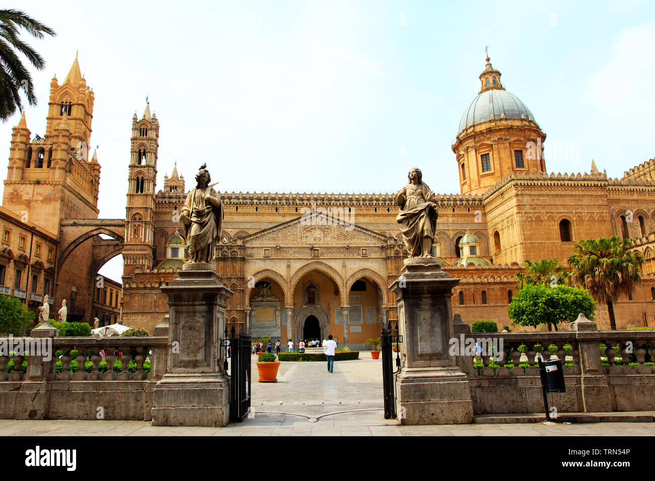 The cathedral in arab norman architecture hi-res stock photography and ...